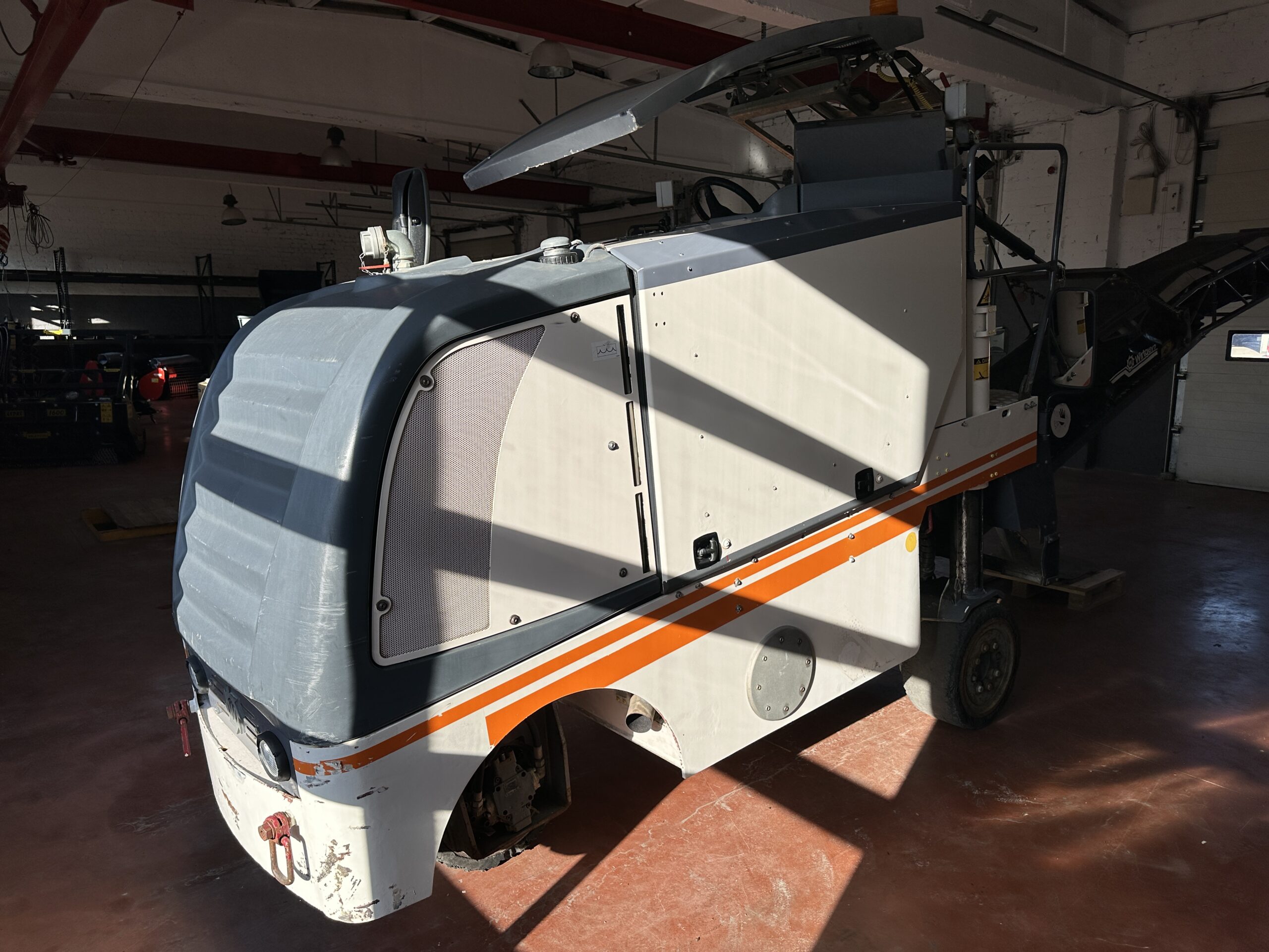 Asfalto freza Wirtgen W50DC su konvejeriu - KASIMA