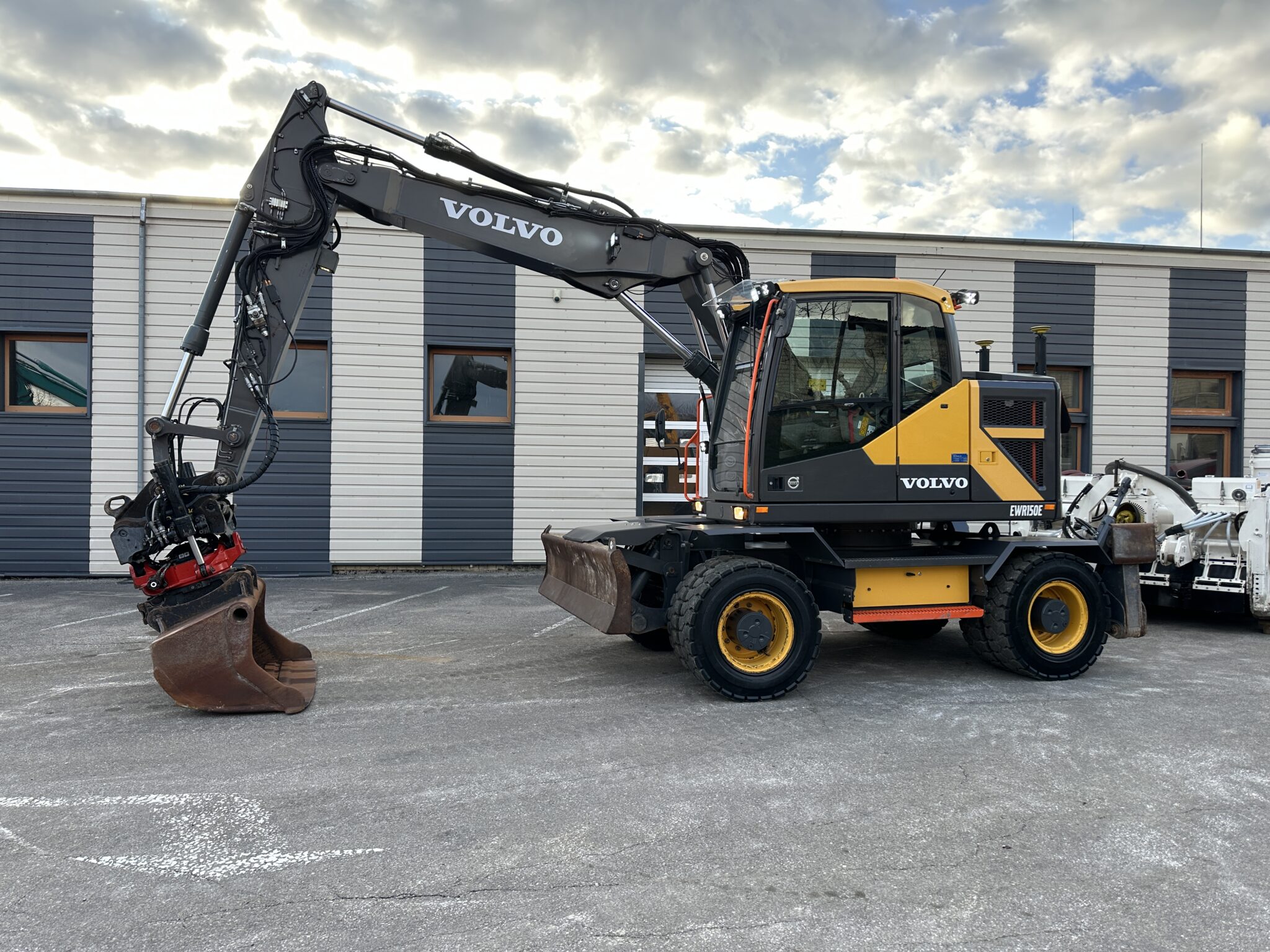 Volvo EWR150E wheeled excavator - KASIMA